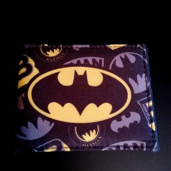 DC Comics | Bags | New Batman Symbol Bi Fold Unisex Wallet Dc Comic ...